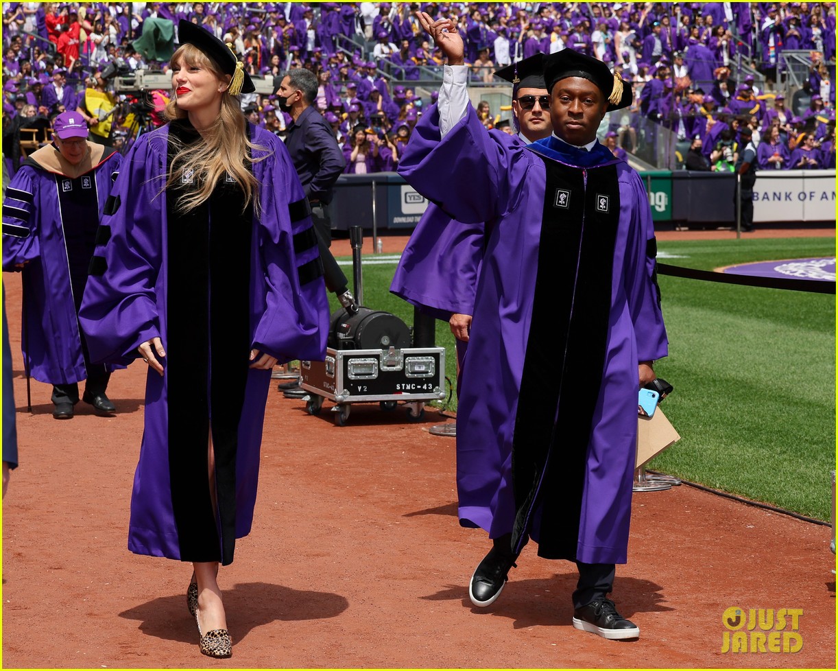 Taylor Swift Earns Her Doctorate From NYU, Delivers Commencement ...
