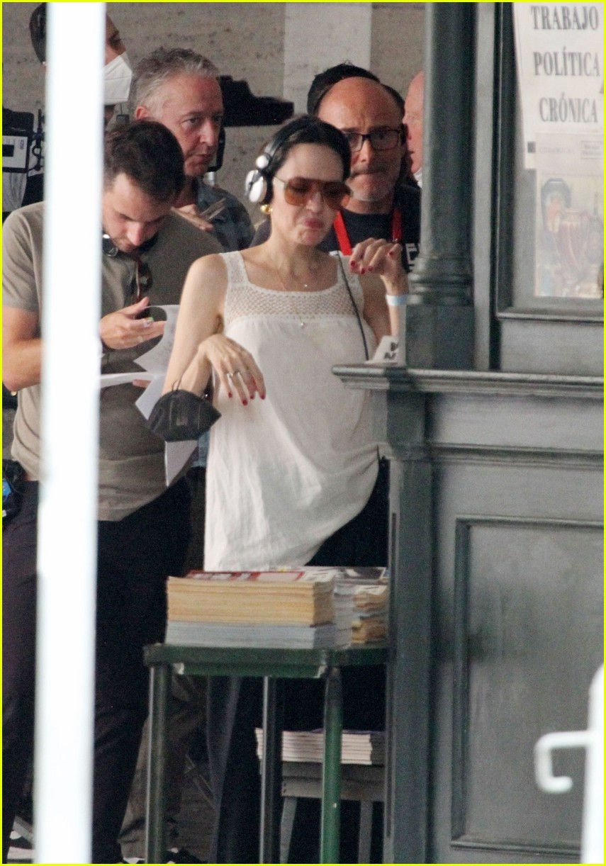 Angelina Jolie Is Hard at Work Directing Her New Movie in Italy: Photo ...