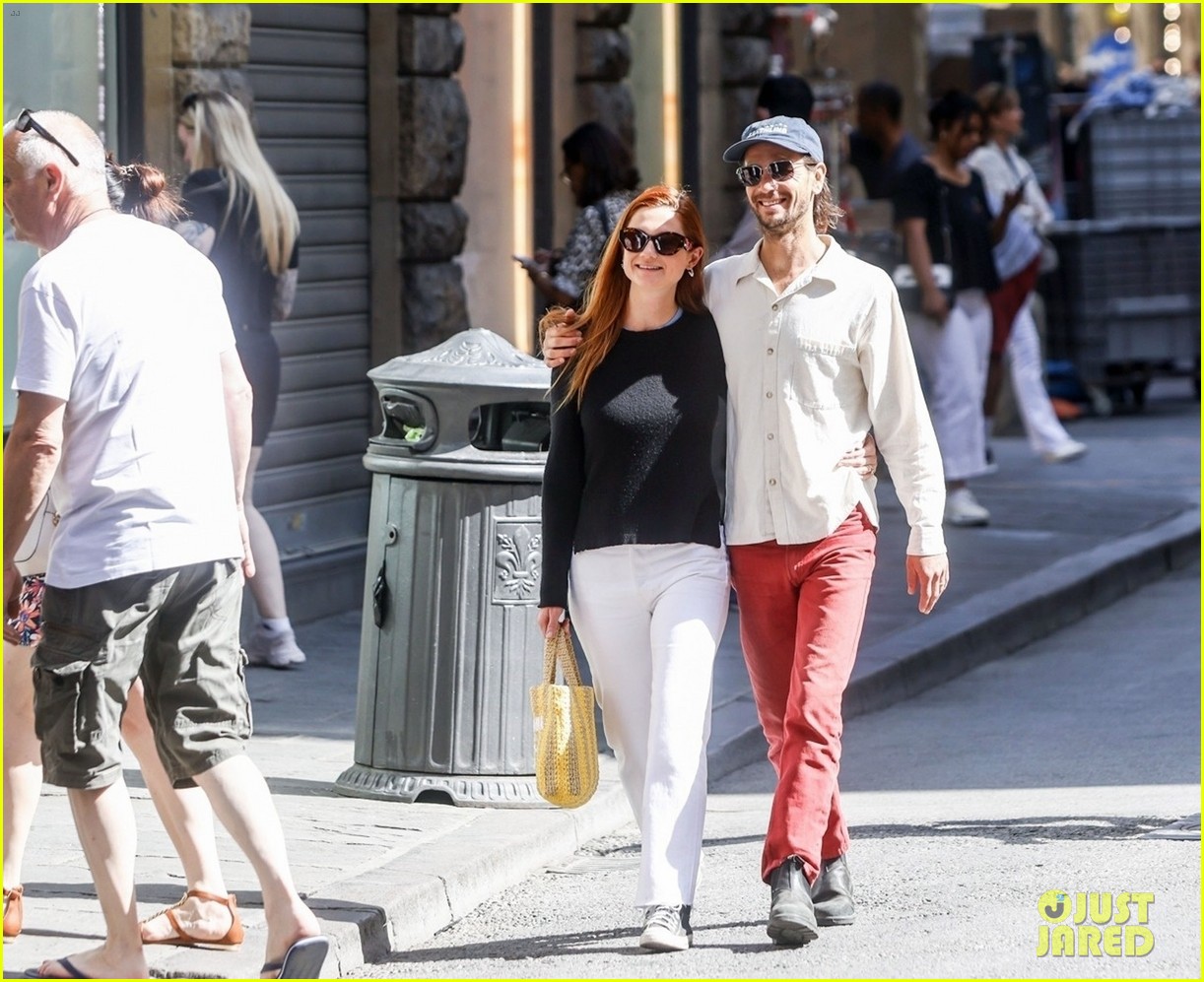 Bonnie Wright & Husband Andrew Lococo See The Sights of Florence ...