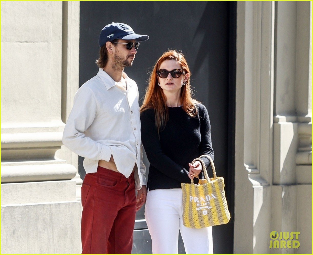 Bonnie Wright & Husband Andrew Lococo See The Sights of Florence ...