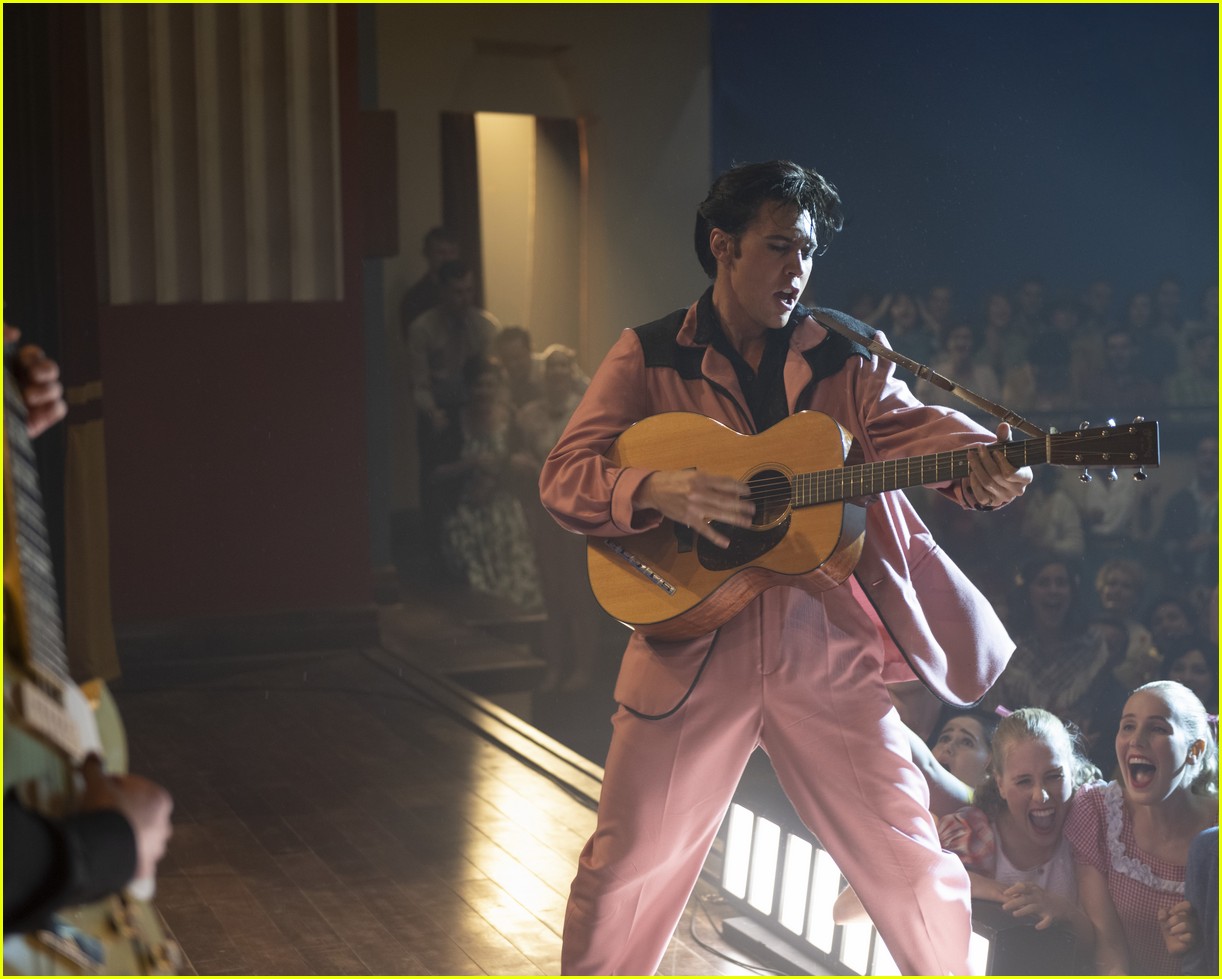 Is Austin Butler Really Singing in 'Elvis'? Baz Luhrmann Reveals Which ...