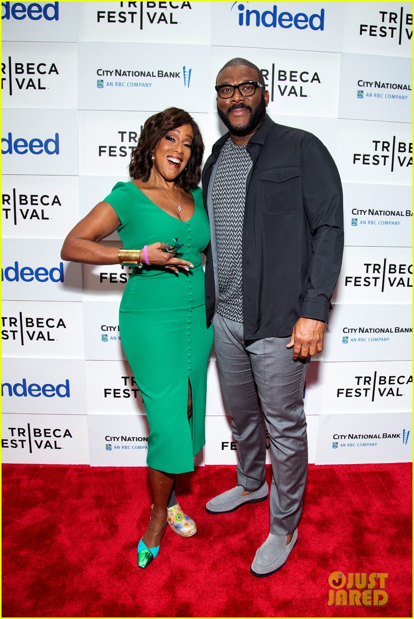 Gayle King Explains Why She Wore Mismatched Shoes to the Tribeca Film ...
