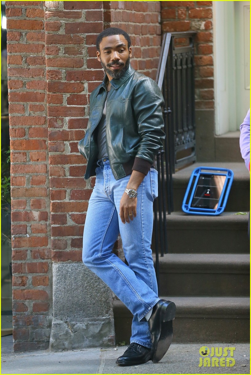 Donald Glover Shows Off Major Muscles On Set of 'Mr. & Mrs. Smith ...