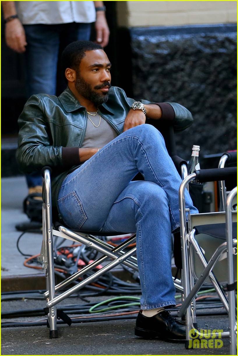 Donald Glover Shows Off Major Muscles On Set of 'Mr. & Mrs. Smith ...