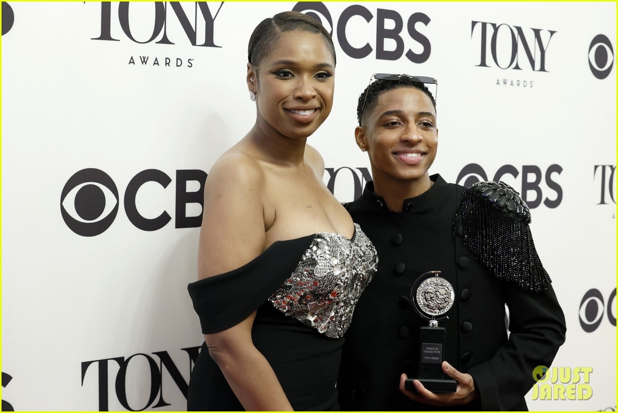Jennifer Hudson Reacts To Becoming an EGOT Club Member After Winning at ...
