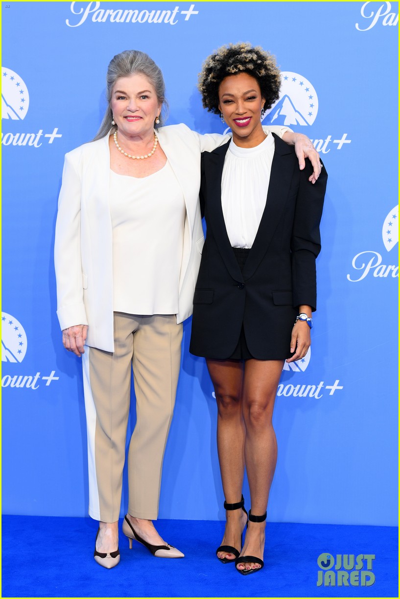 Jessica Chastain, Viola Davis & Michelle Pfeiffer Lead The Stars at ...