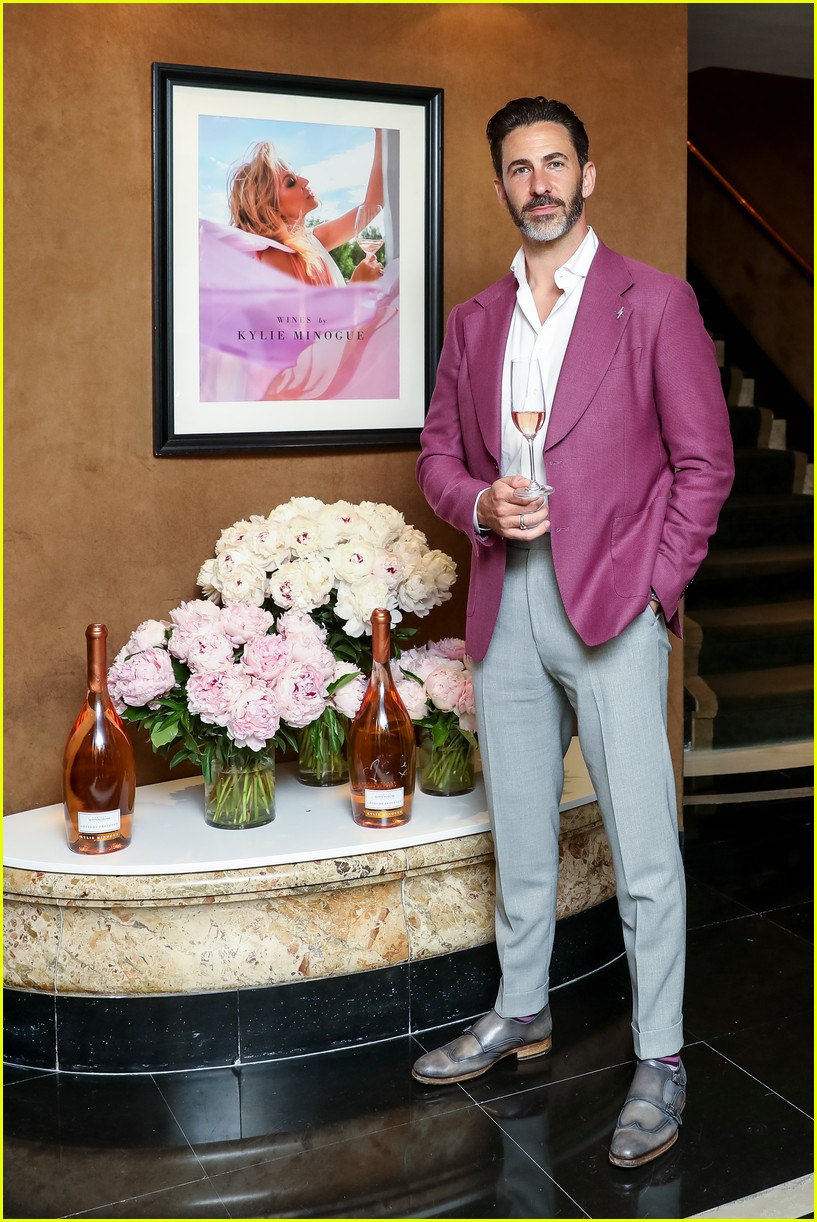 Kylie Minogue Celebrates U.S. Wine Launch With Intimate Café Carlyle ...