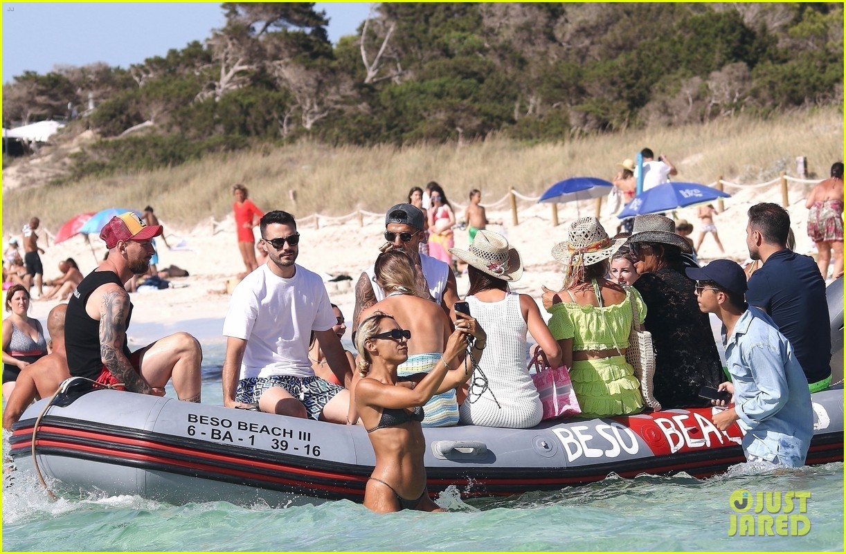 Lionel Messi Soaks Up the Sun During Yacht Trip with Friends in Spain ...
