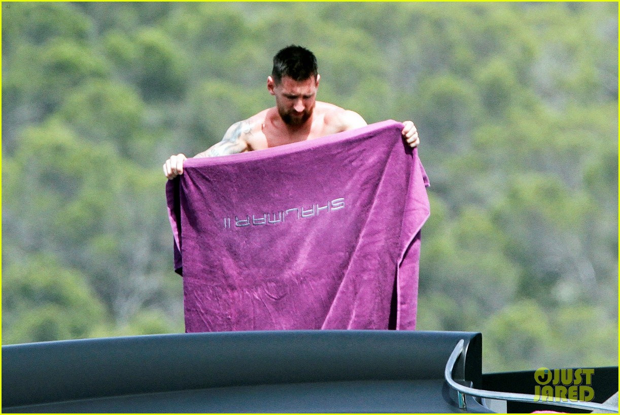 Lionel Messi Spotted Enjoying a Yacht Day with Wife Antonela Roccuzzo ...