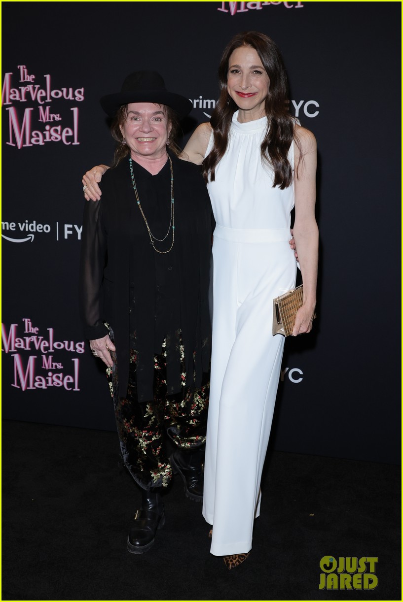 Rachel Brosnahan Teases New Season of 'Marvelous Mrs. Maisel' & Dishes ...