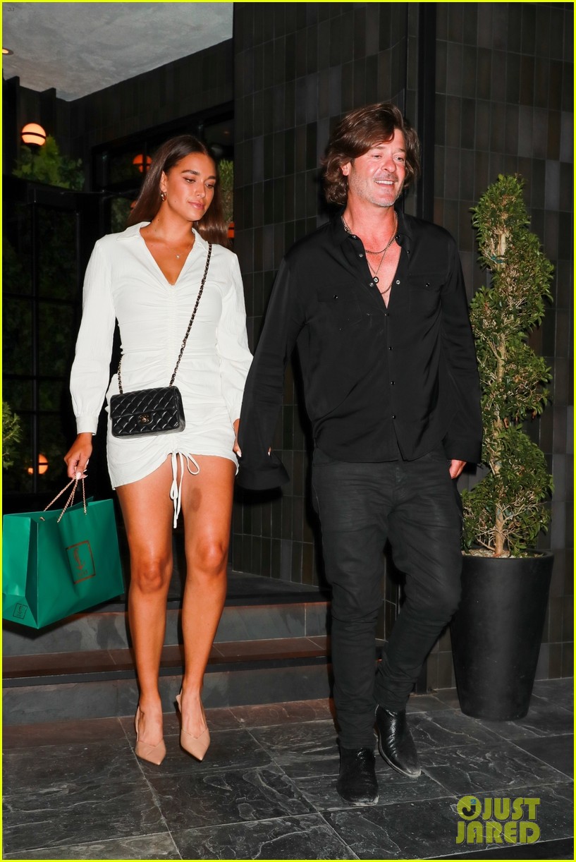 Robin Thicke & Fiancee April Love Geary Hold Hands on Date Night in ...