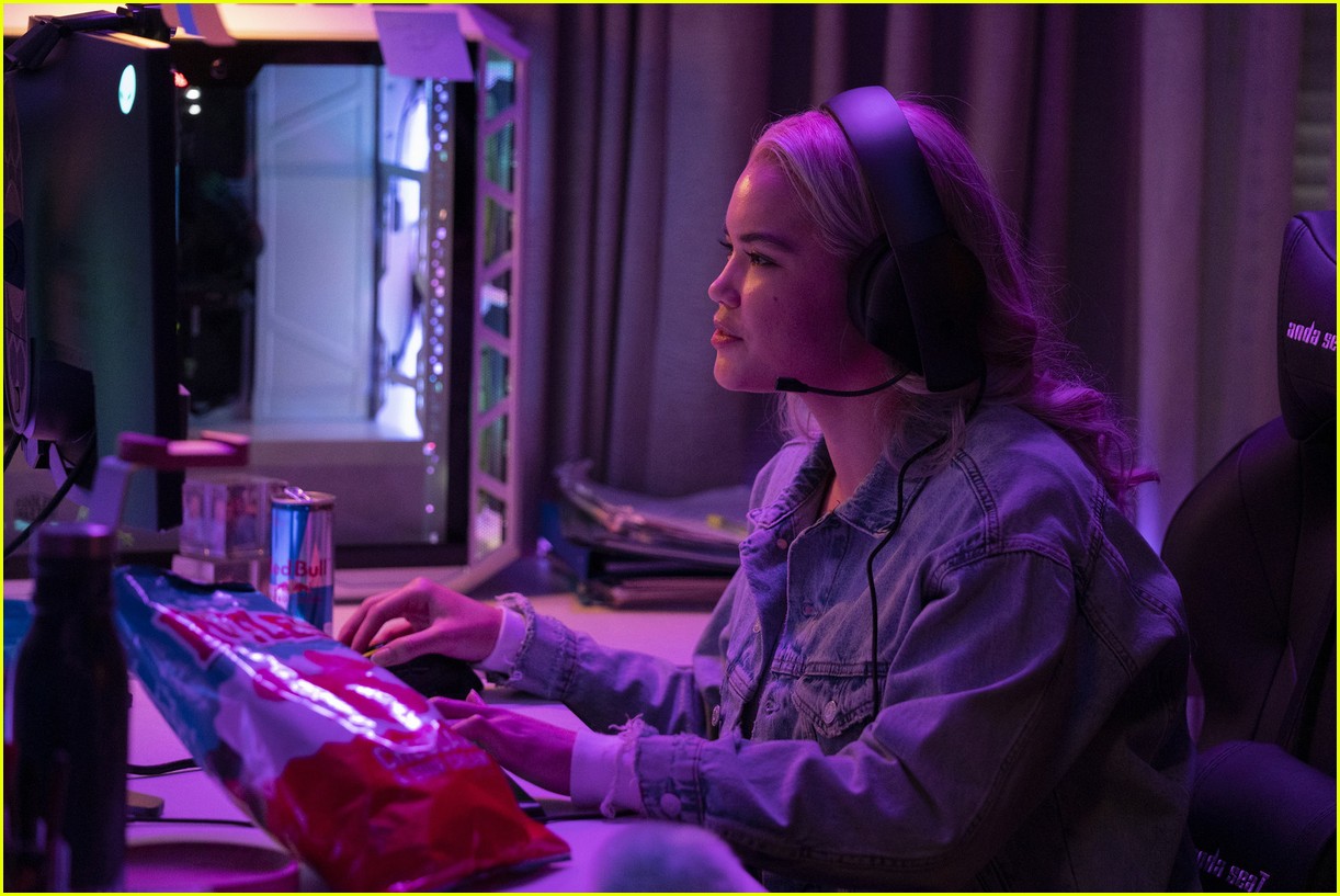 Taylor Zakhar Perez & Paris Berelc Face Off in a Gaming Competition in ...