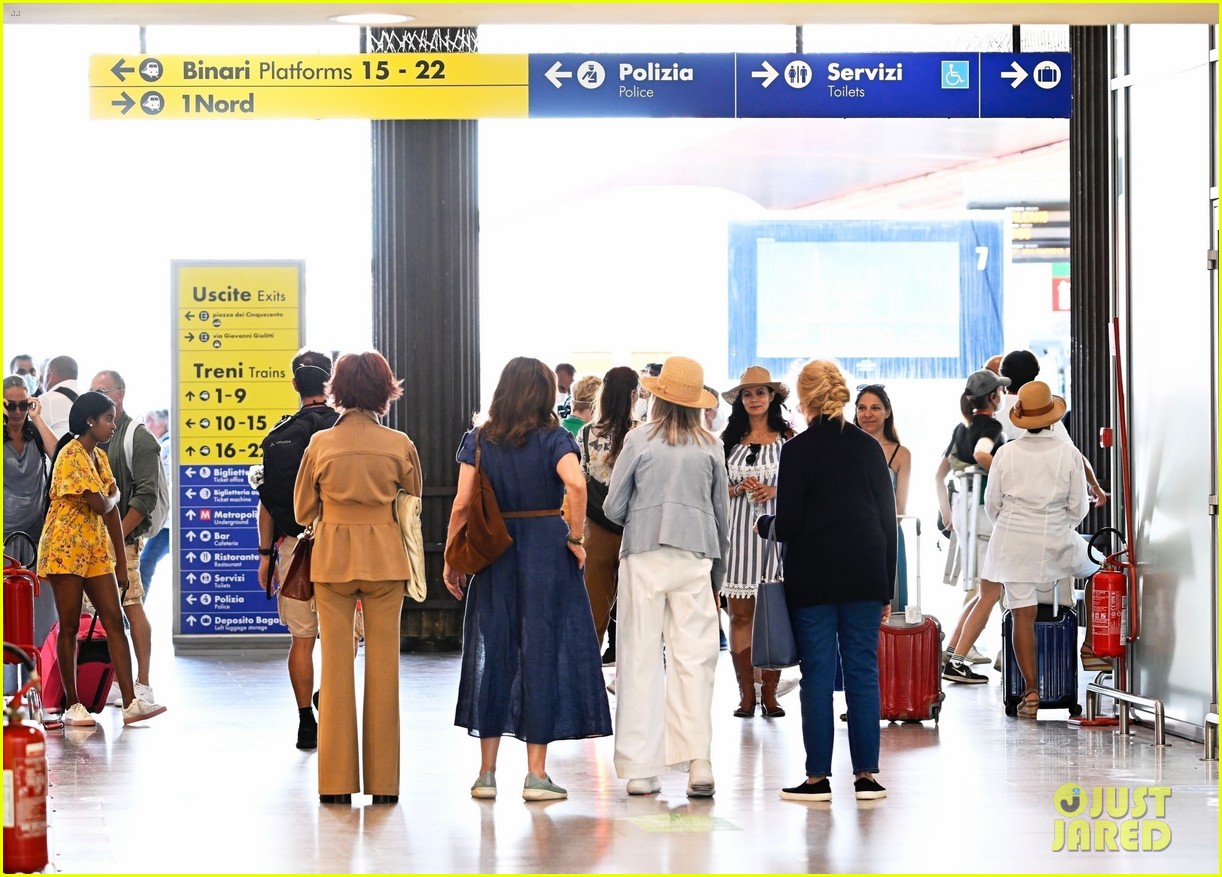 Jane Fonda, Diane Keaton, Candice Bergen & Mary Steenburgen Continue ...