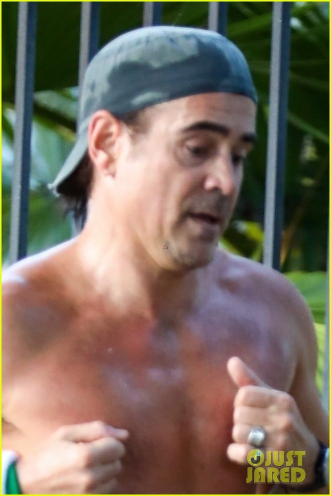 Colin Farrell Works Up a Sweat During a Shirtless Jog in L.A.: Photo ...