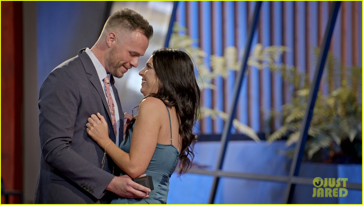 'Love is Blind's Danielle Ruhl Adds To Show's Body Diversity ...