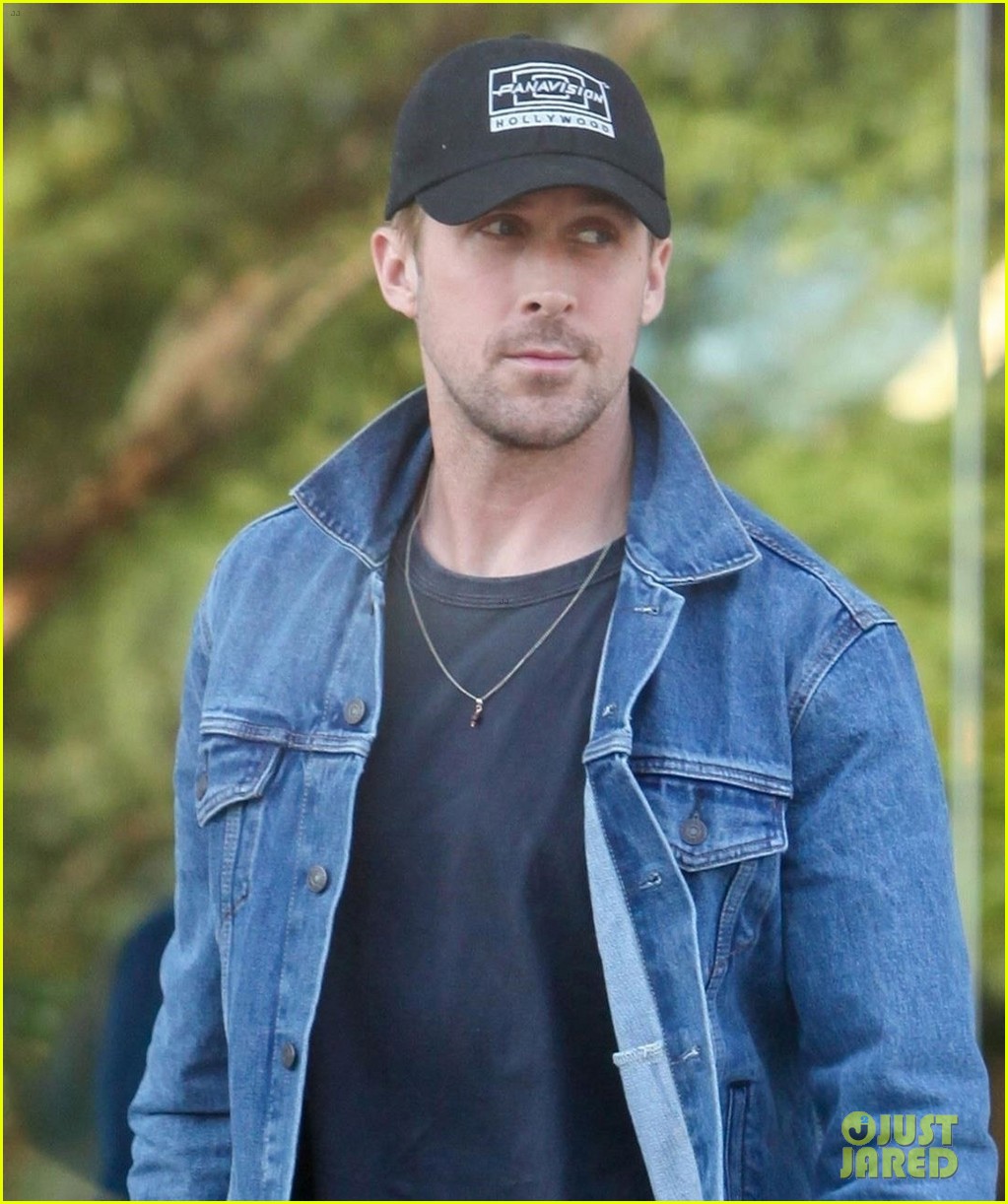 Ryan Gosling Stops by Erewhon Market to Do Some Grocery Shopping: Photo ...