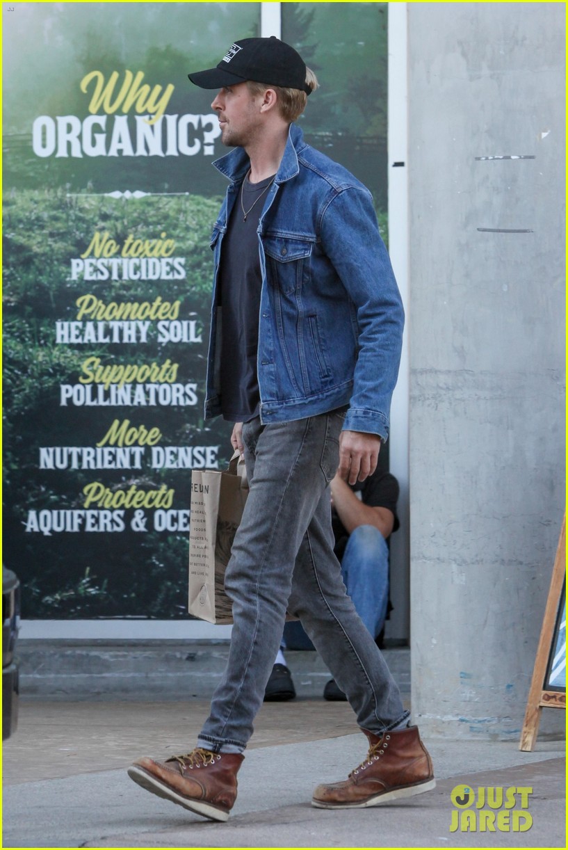 Ryan Gosling Stops by Erewhon Market to Do Some Grocery Shopping: Photo ...
