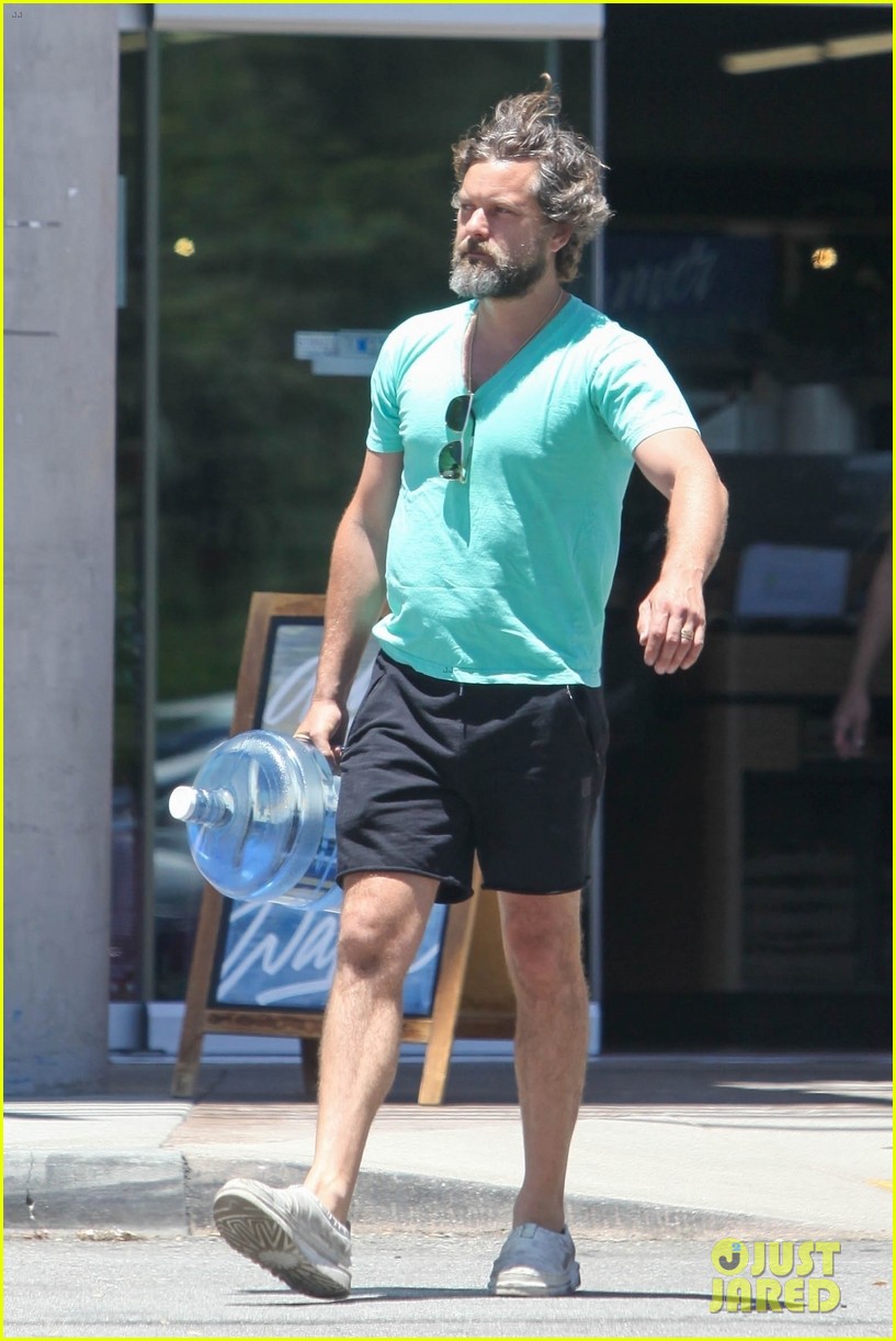 Joshua Jackson Shows Off Bushy Beard While Out Running Errands: Photo ...