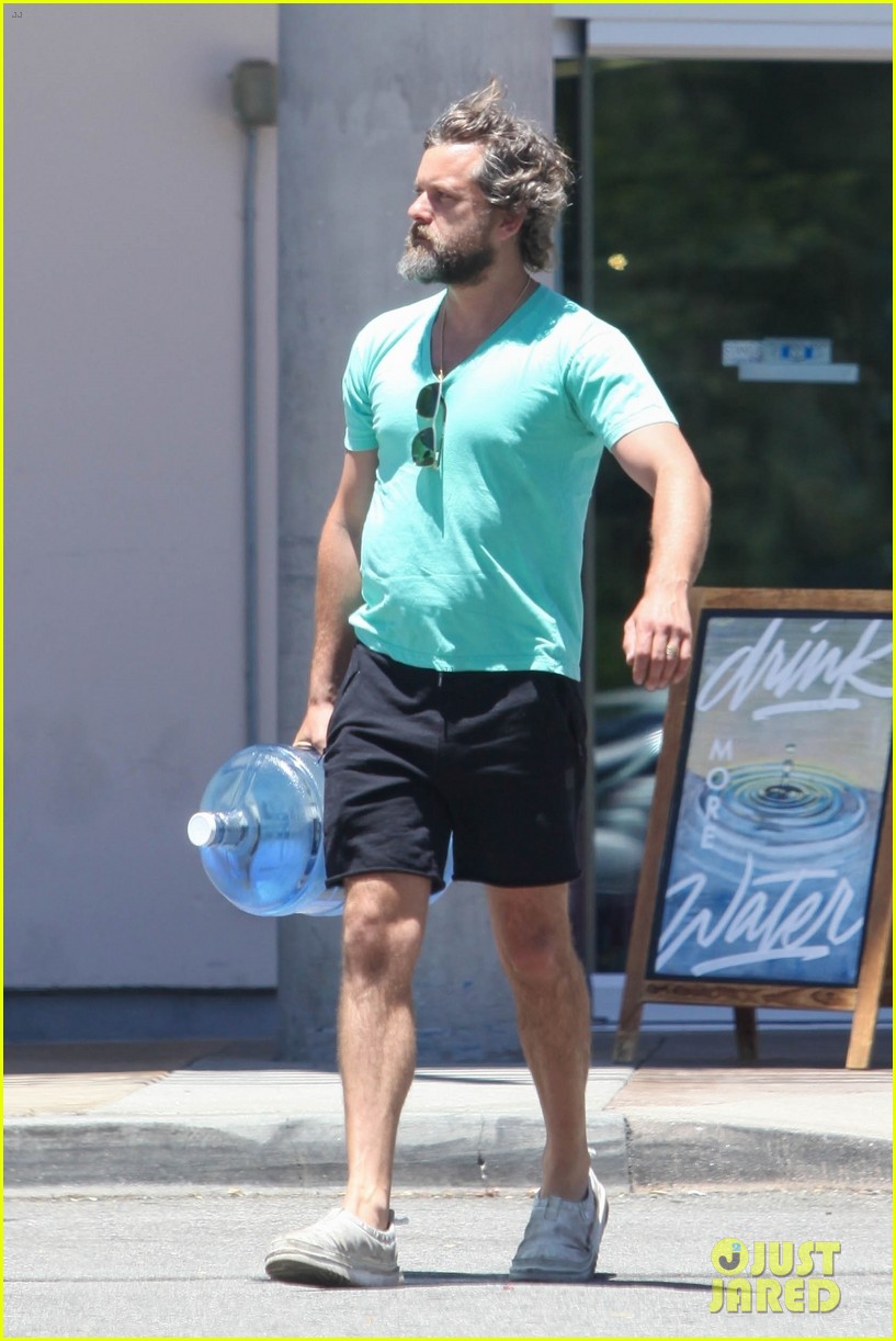 Joshua Jackson Shows Off Bushy Beard While Out Running Errands: Photo ...