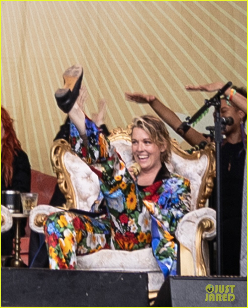 Joni Mitchell Performs Surprise Concert, Her First Full Set in Years ...