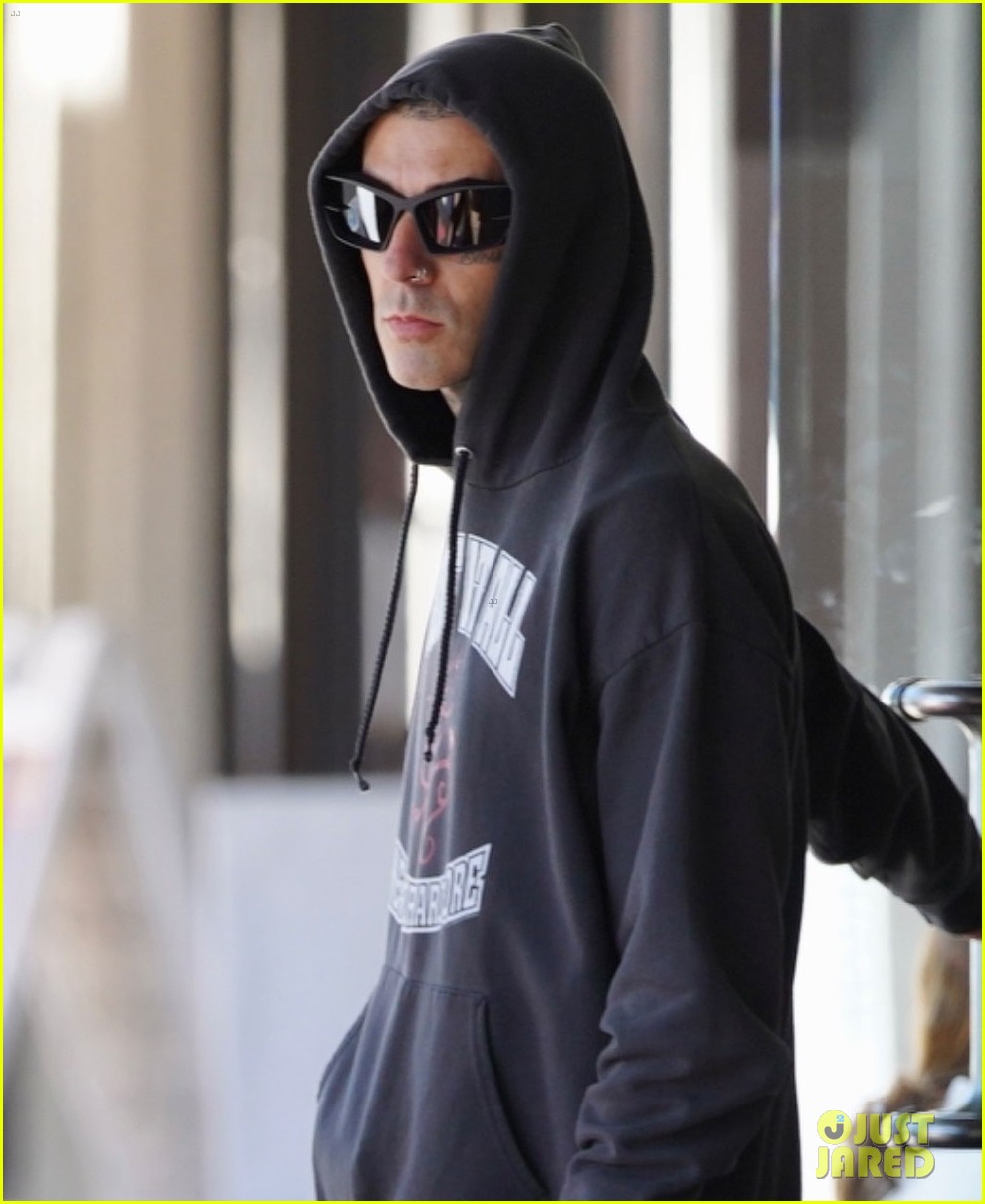 Kourtney Kardashian & Husband Travis Barker Hold Hands While Stepping ...