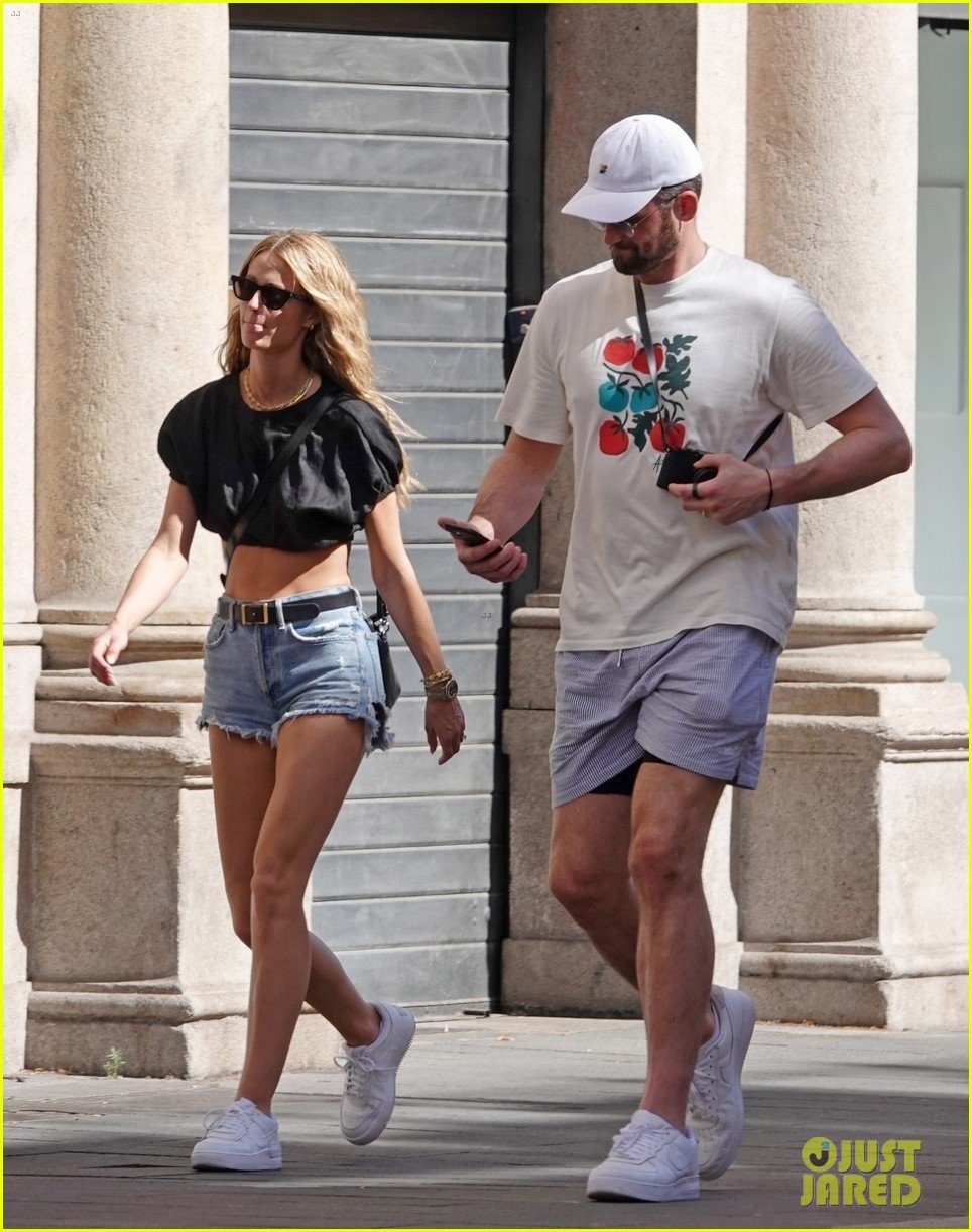 Kevin Love & Wife Kate Bock Do Some Sightseeing in Rome on Their ...