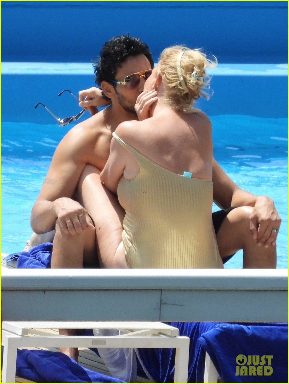 Sandra Lee & Boyfriend Ben Youcef Enjoy a PDA-Filled Pool Day While in Italy (Photos): Photo ...