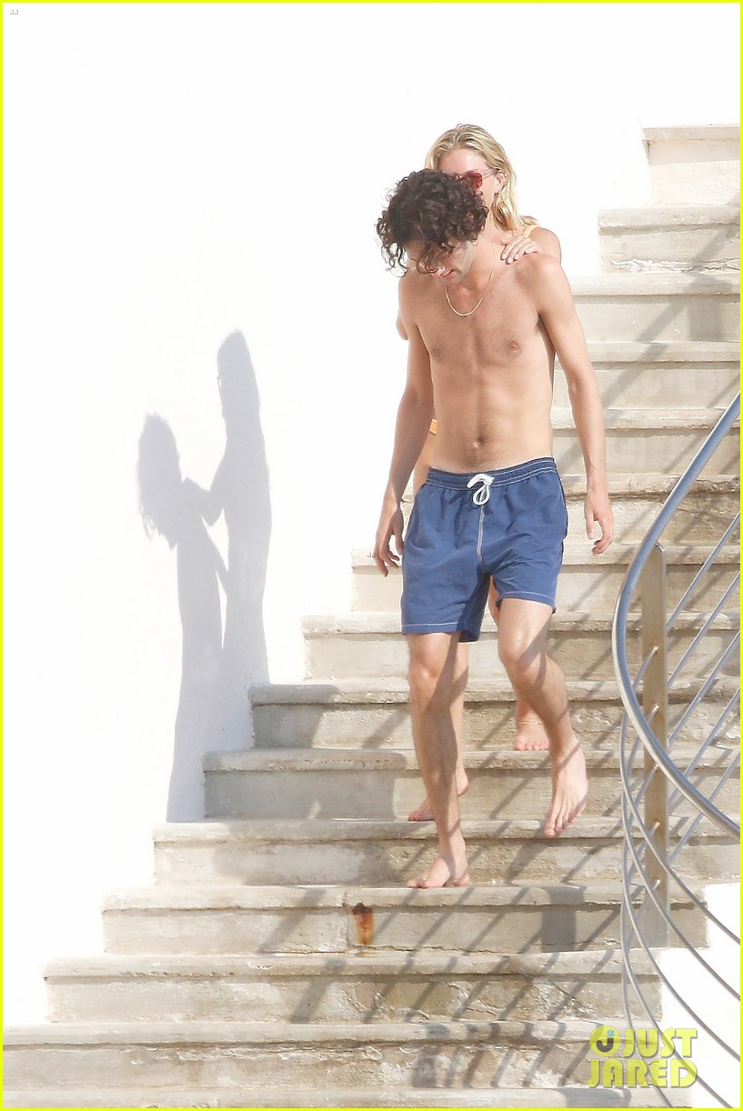 Sienna Miller Dives Off A Ladder During Swim in France With Oli Green ...