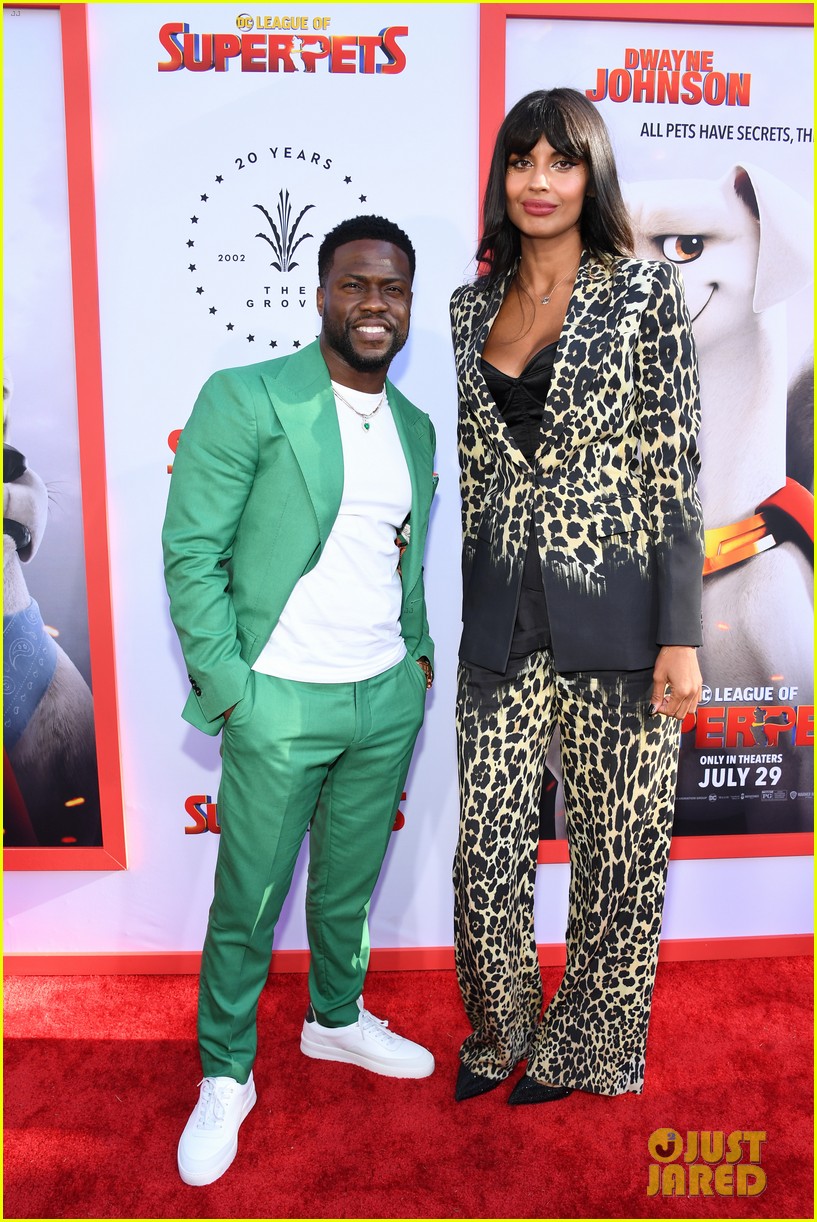 Keanu Reeves Meets Up With Dwayne Johnson & Kevin Hart at 'DC League of ...