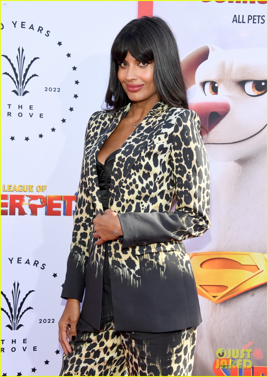 Keanu Reeves Meets Up With Dwayne Johnson & Kevin Hart at 'DC League of ...