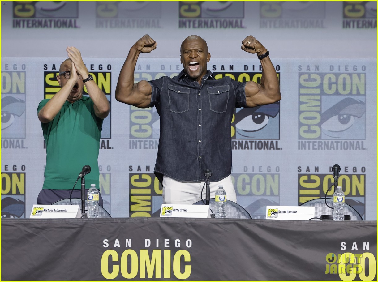 Terry Crews Rips His Shirt Off During 'Tales Of The Walking Dead' Panel ...