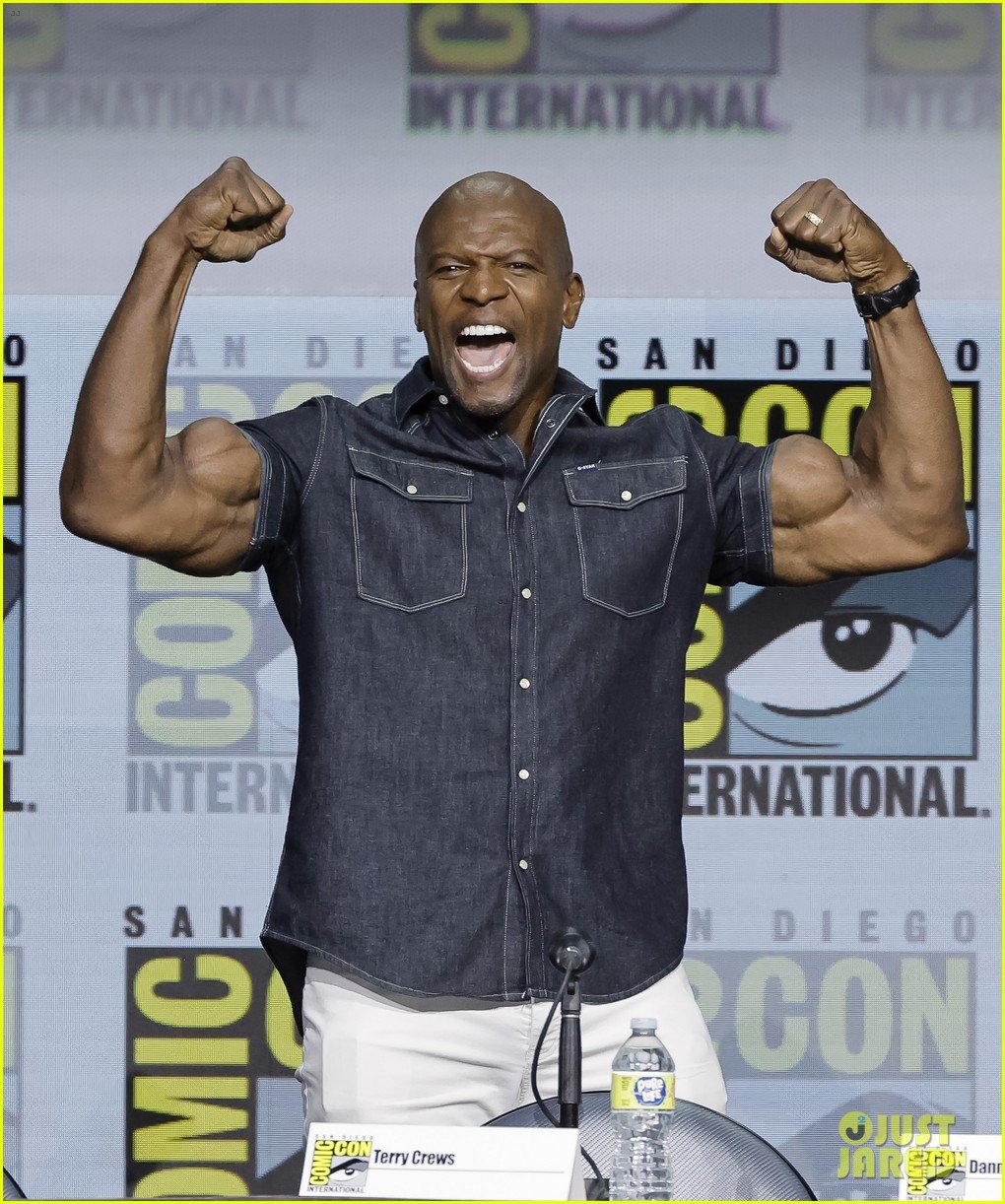 Terry Crews Rips His Shirt Off During 'Tales Of The Walking Dead' Panel ...