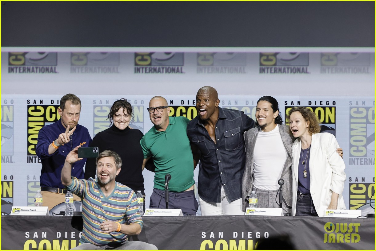 Terry Crews Rips His Shirt Off During 'Tales Of The Walking Dead' Panel ...