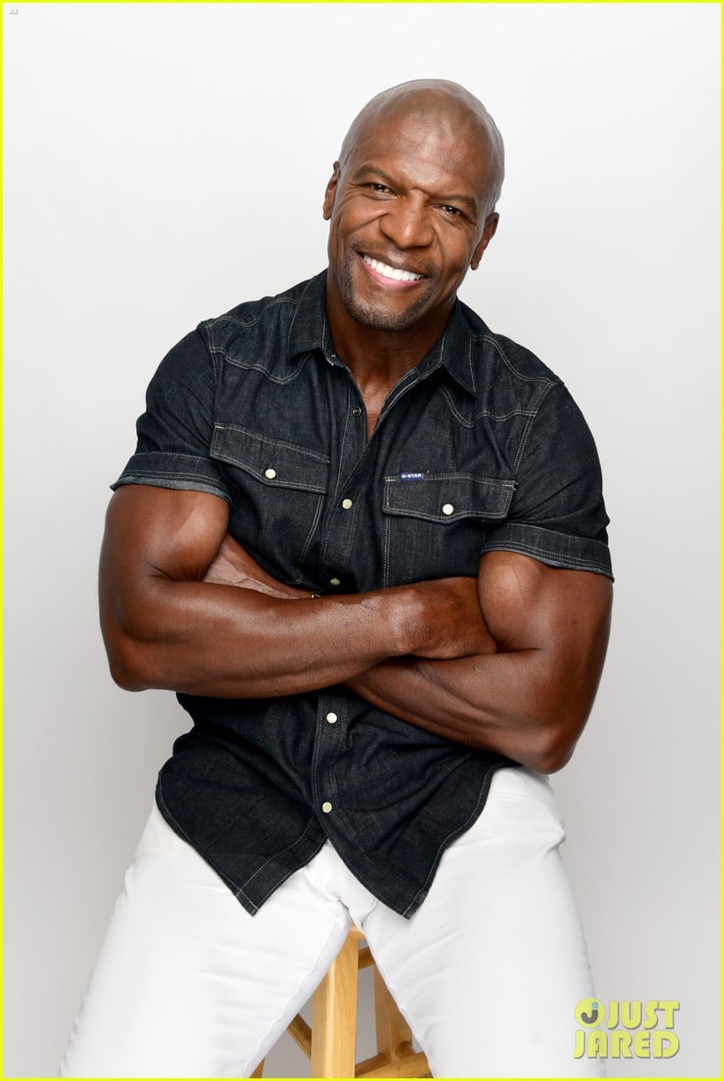 Terry Crews Rips His Shirt Off During 'Tales Of The Walking Dead' Panel ...
