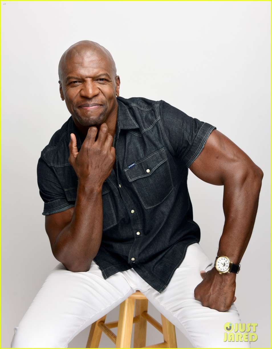 Terry Crews Rips His Shirt Off During 'Tales Of The Walking Dead' Panel ...