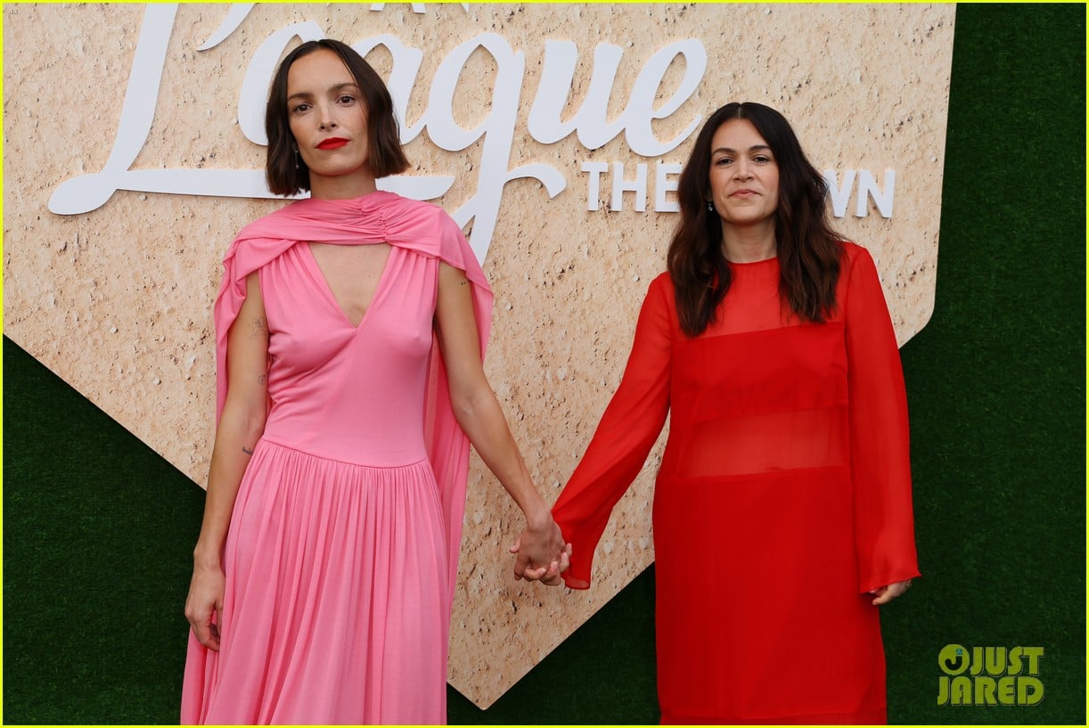 Abbi Jacobson & Girlfriend Jodi Balfour Make Red Carpet Debut at 'A ...