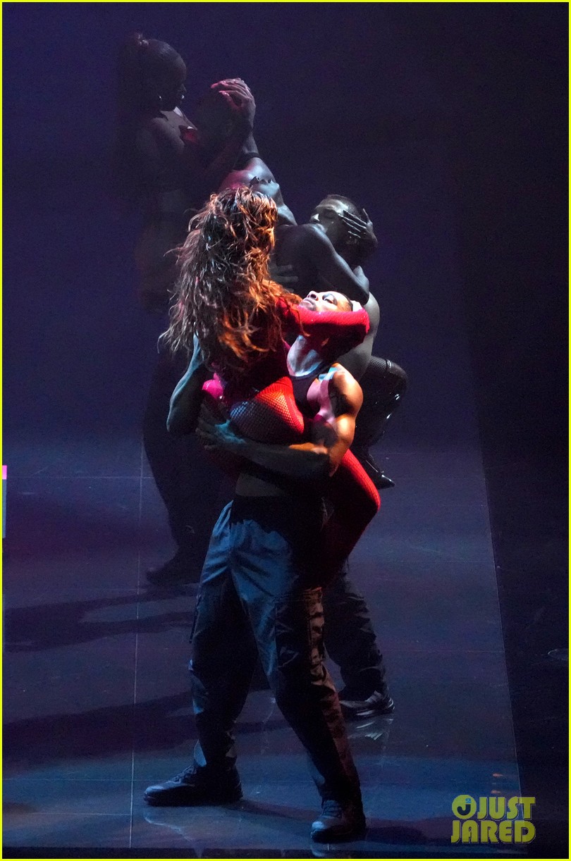 Anitta Gives Sultry Performance of 'Envolver' at MTV VMAs 2022 - Watch ...