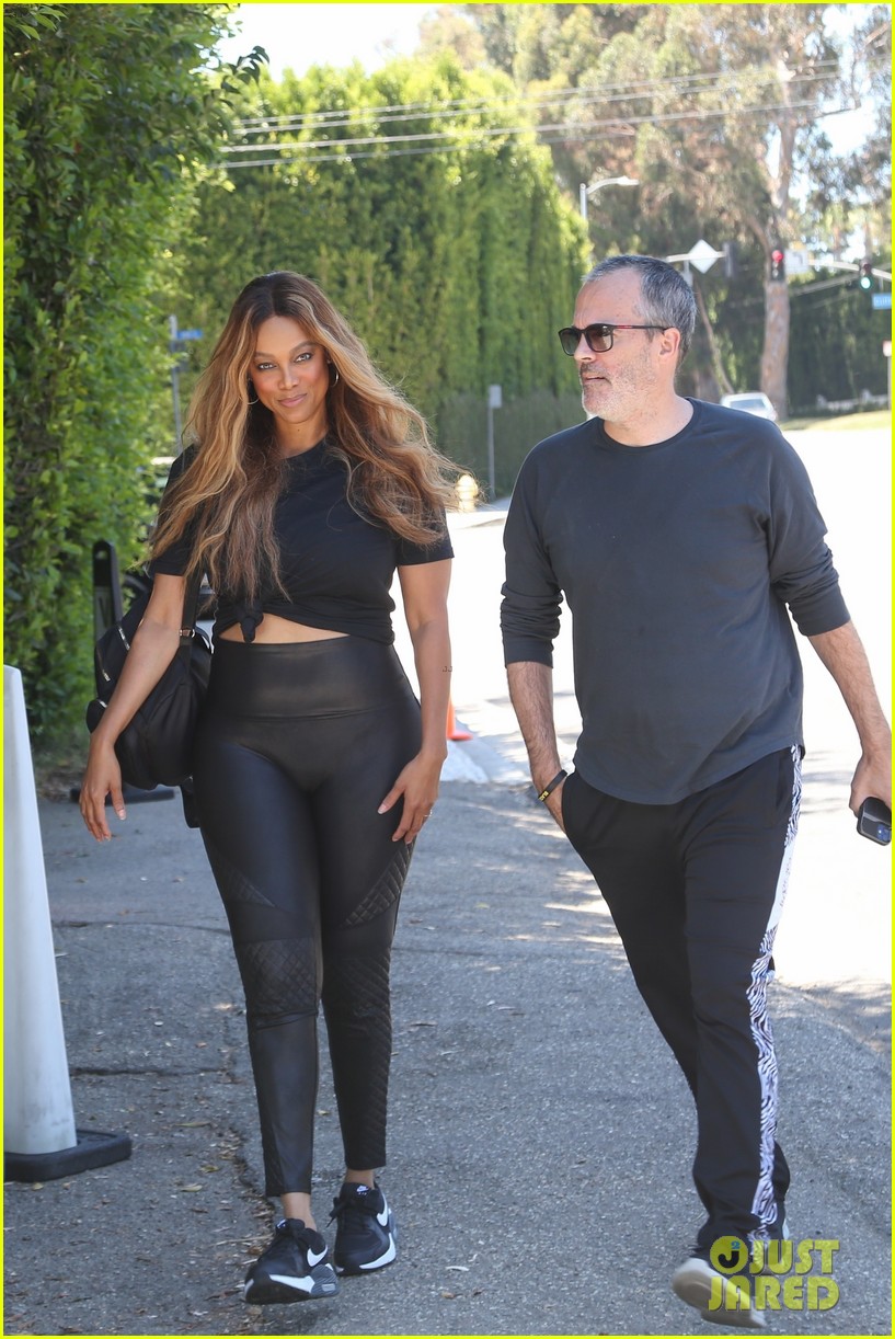 Tyra Banks Indulges in a Smoothie at Jennifer Klein's Star-Studded Day ...