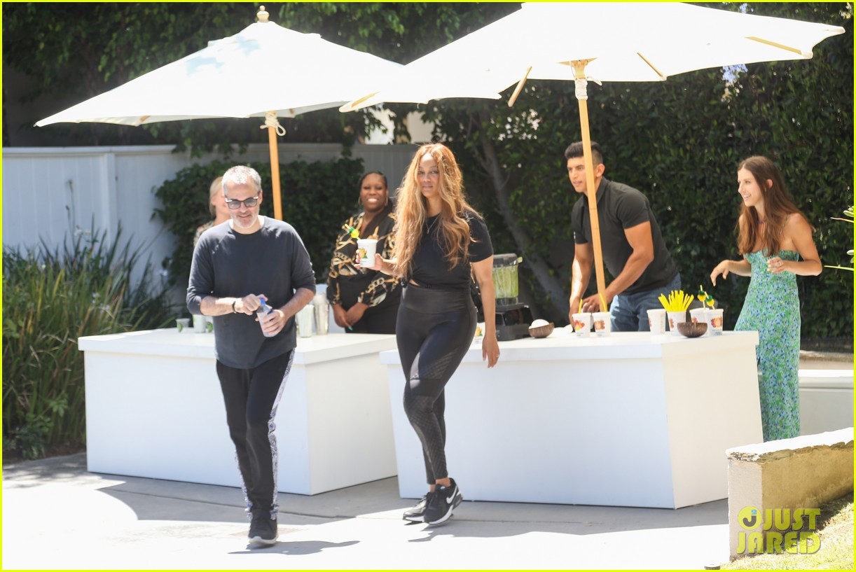Tyra Banks Indulges in a Smoothie at Jennifer Klein's Star-Studded Day ...