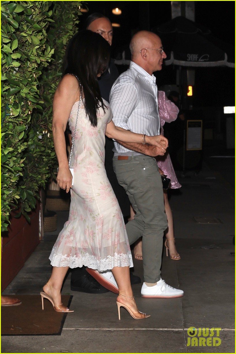 Jeff Bezos & Girlfriend Lauren Sanchez Spotted Getting Dinner at Celeb ...