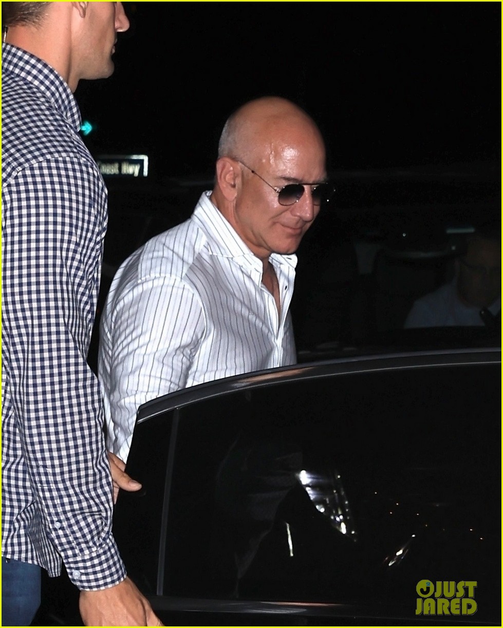 Jeff Bezos & Girlfriend Lauren Sanchez Spotted Getting Dinner at Celeb ...