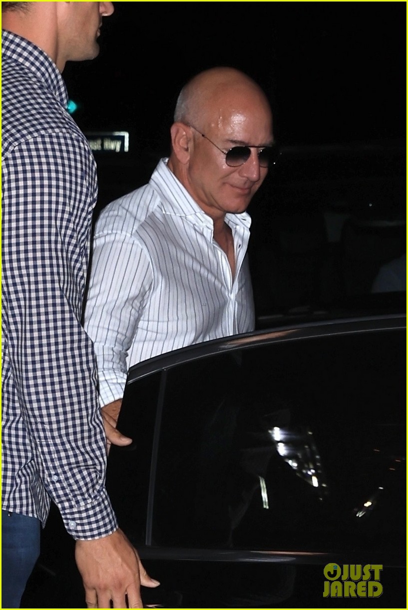 Jeff Bezos & Girlfriend Lauren Sanchez Spotted Getting Dinner at Celeb ...