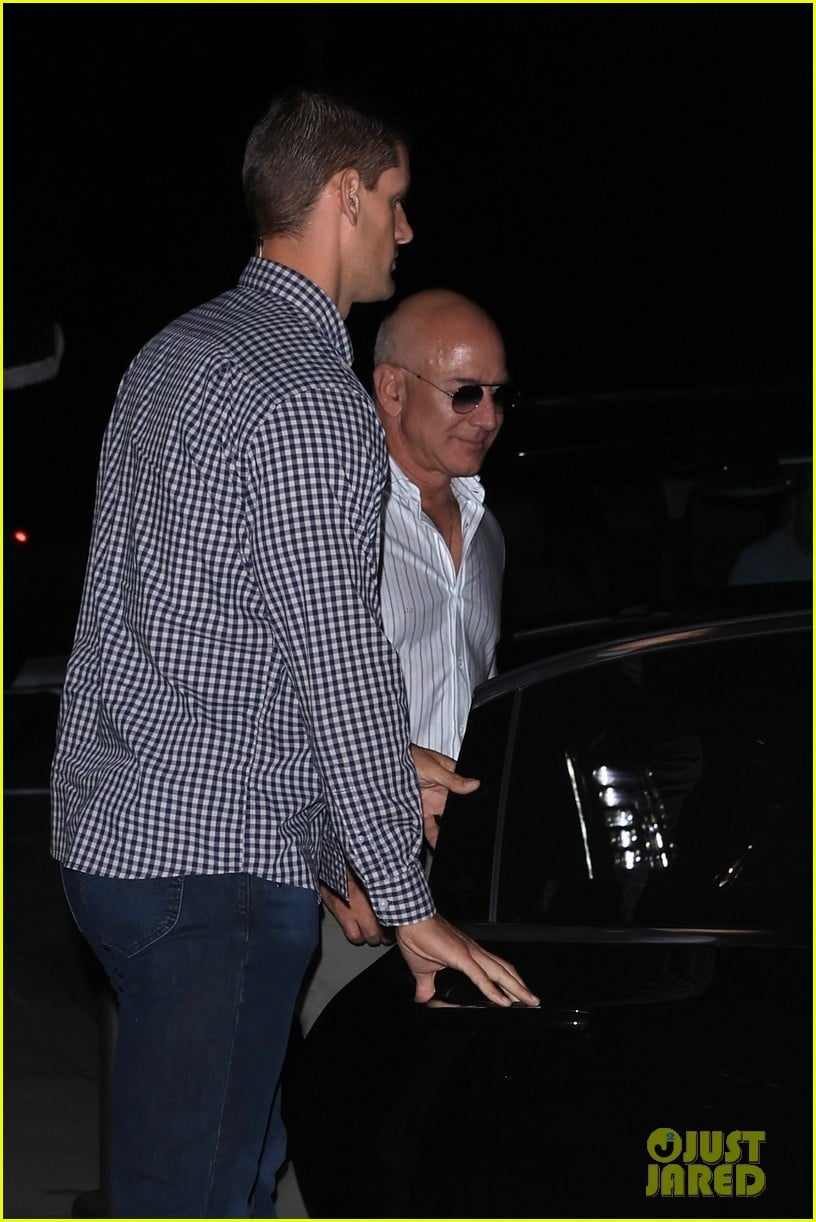Jeff Bezos & Girlfriend Lauren Sanchez Spotted Getting Dinner at Celeb ...
