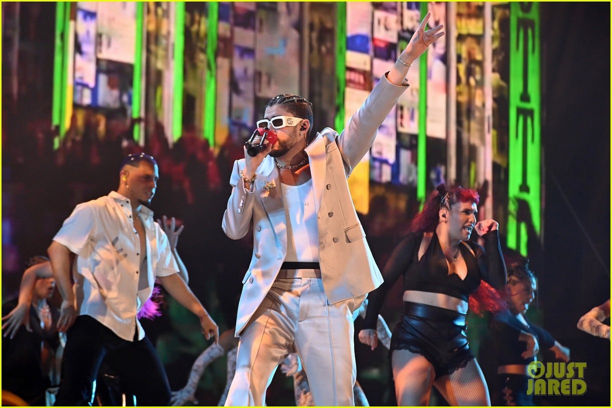Bad Bunny Makes History with Artist of the Year Win, Performs from Yankee Stadium at VMAs 2022 ...