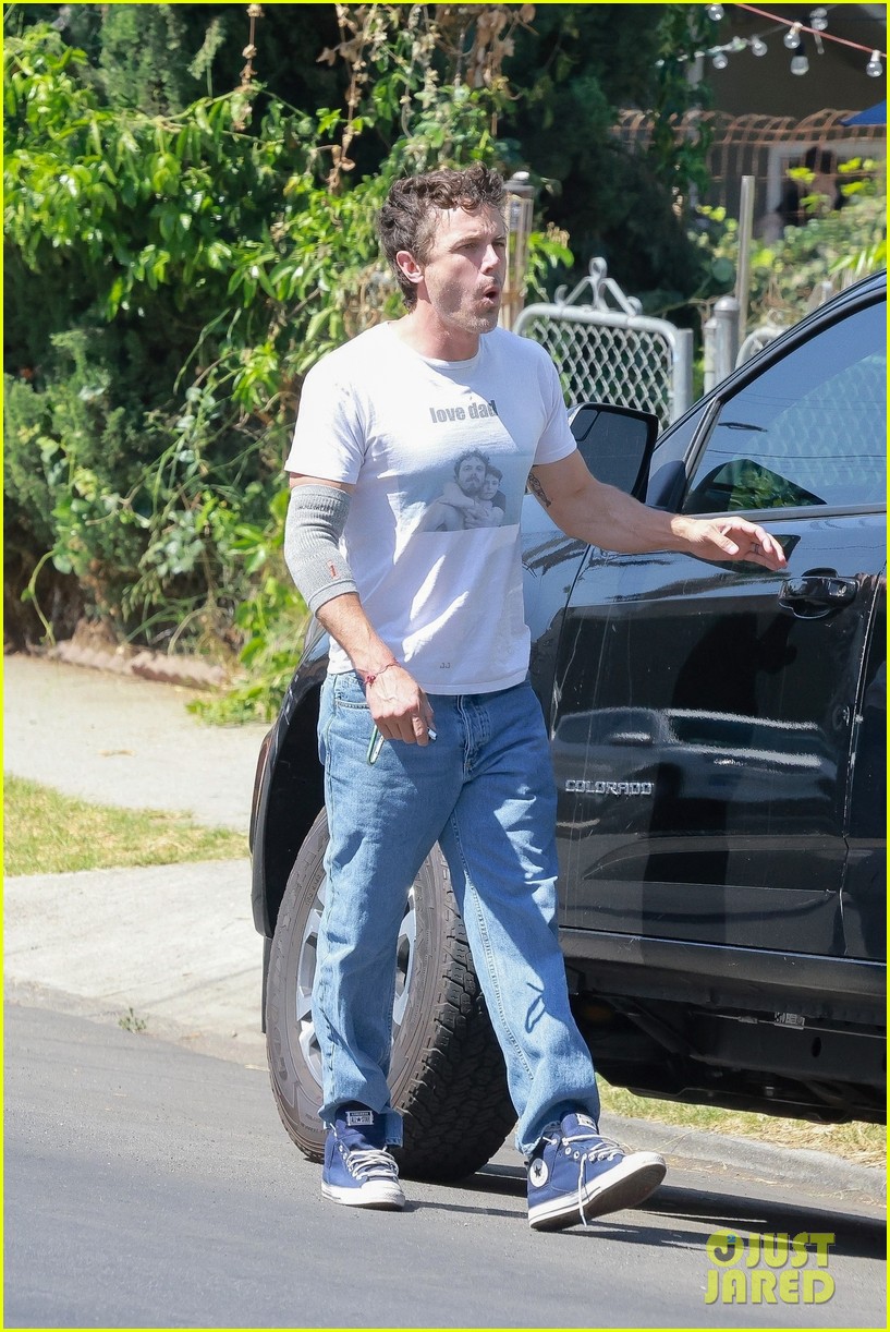 Casey Affleck Seemingly Skipping Brother Ben's Wedding, Spotted in L.A ...