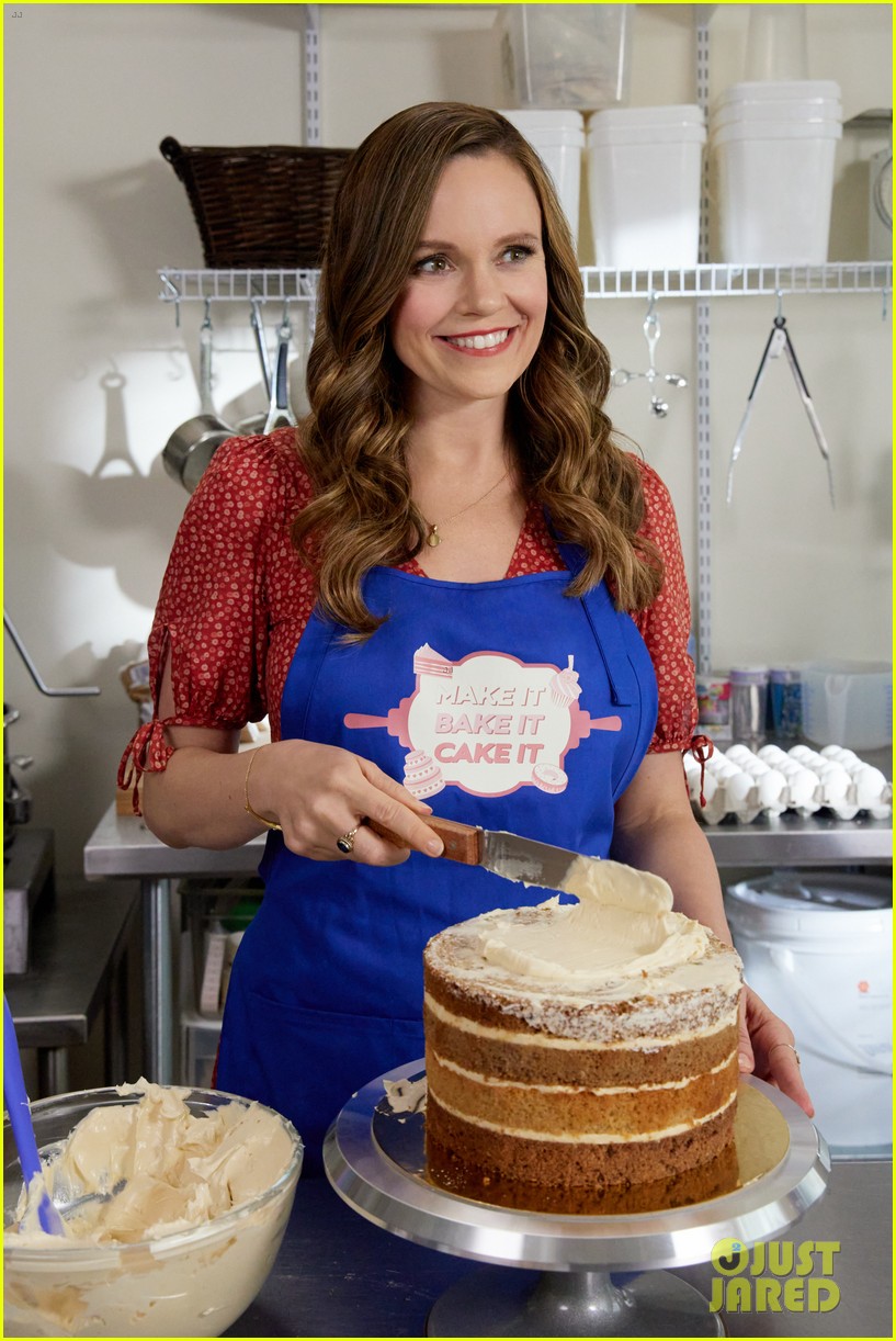 Rachel Boston & Paul Campbell Navigate The Dating Scene as Single ...