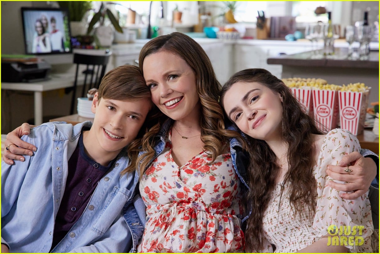 Rachel Boston & Paul Campbell Navigate The Dating Scene as Single ...