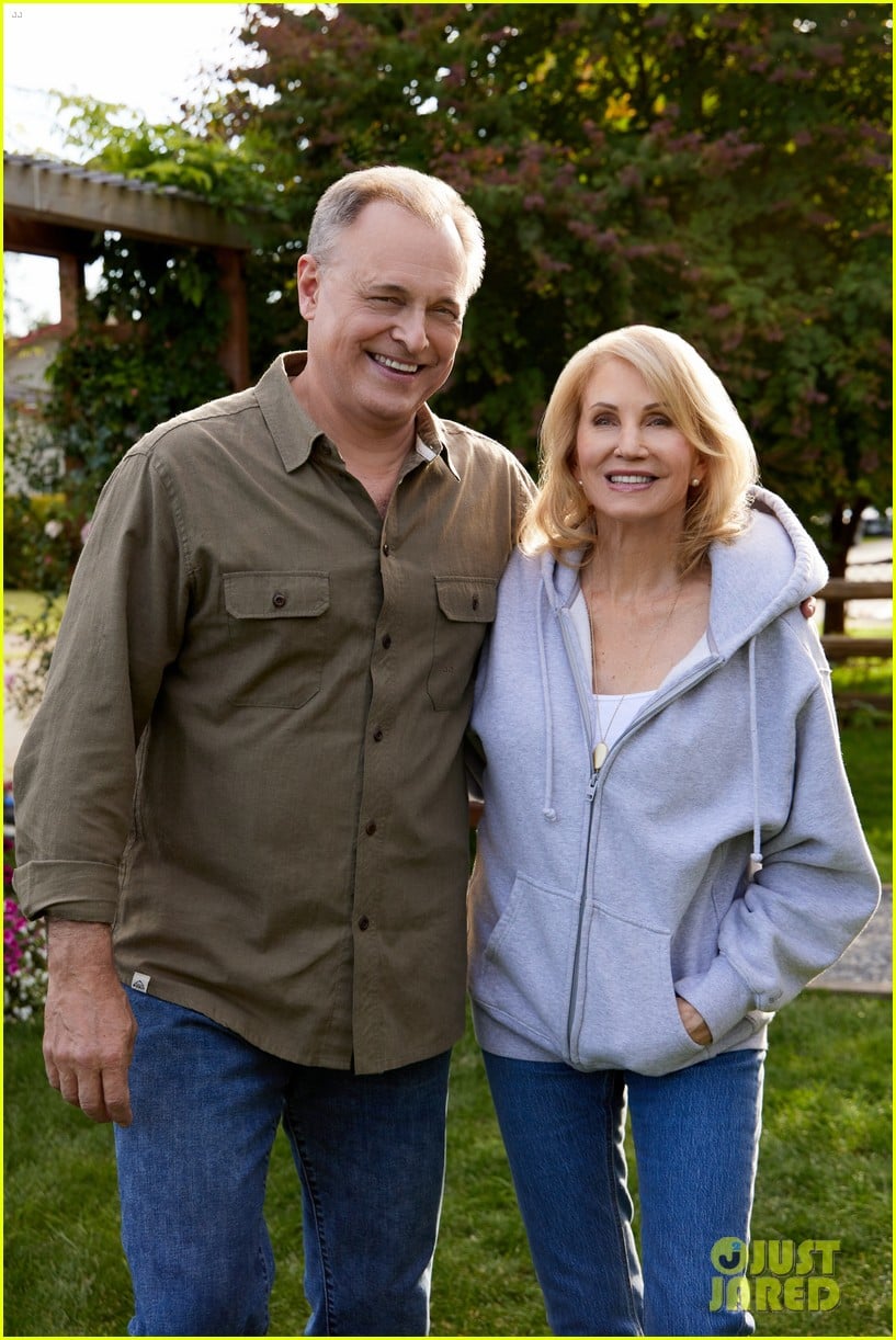 Rachel Boston & Paul Campbell Navigate The Dating Scene as Single ...