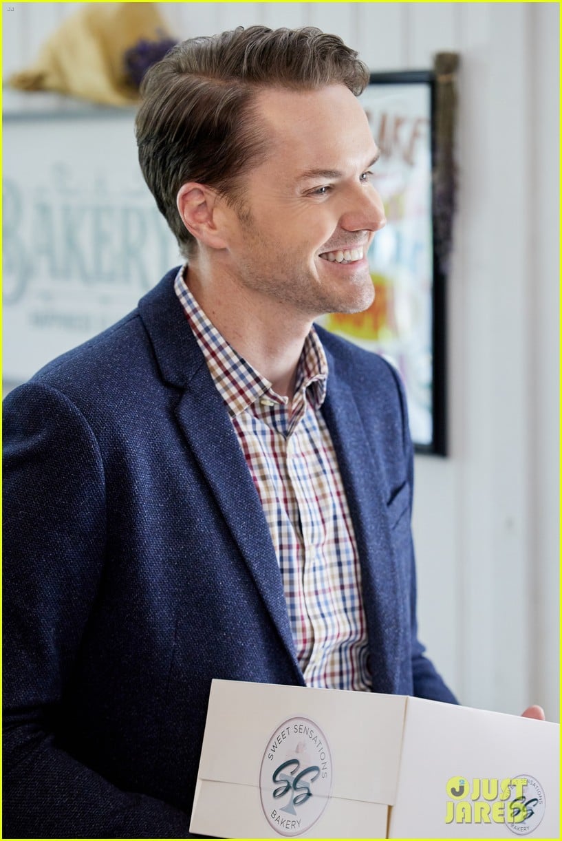 Rachel Boston & Paul Campbell Navigate The Dating Scene as Single ...