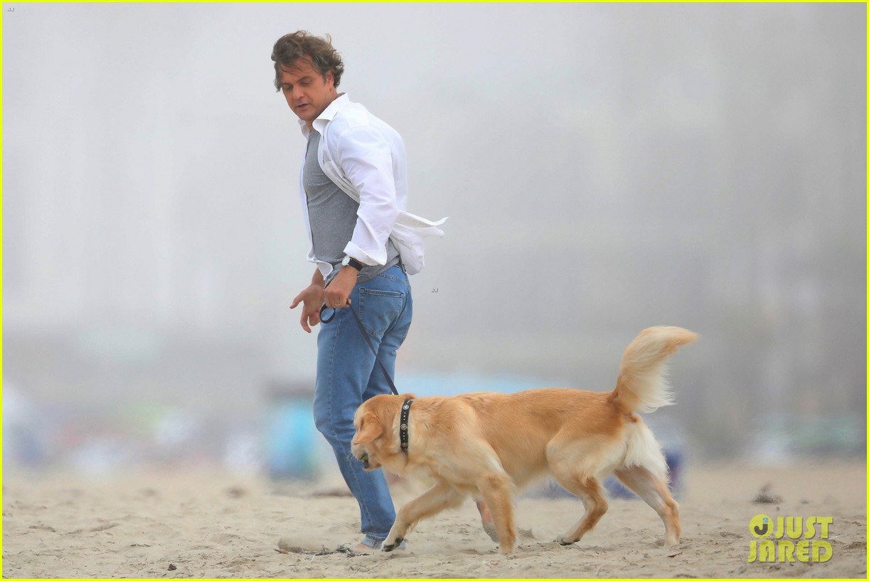 Joshua Jackson & Lizzy Caplan Hit the Beach to Film 'Fatal Attraction ...